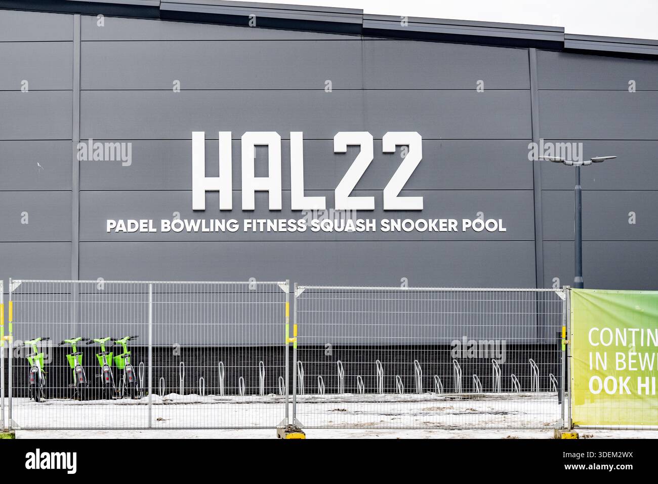 UTRECHT - Part of the HAL22 sports complex in Utrecht has collapsed ...