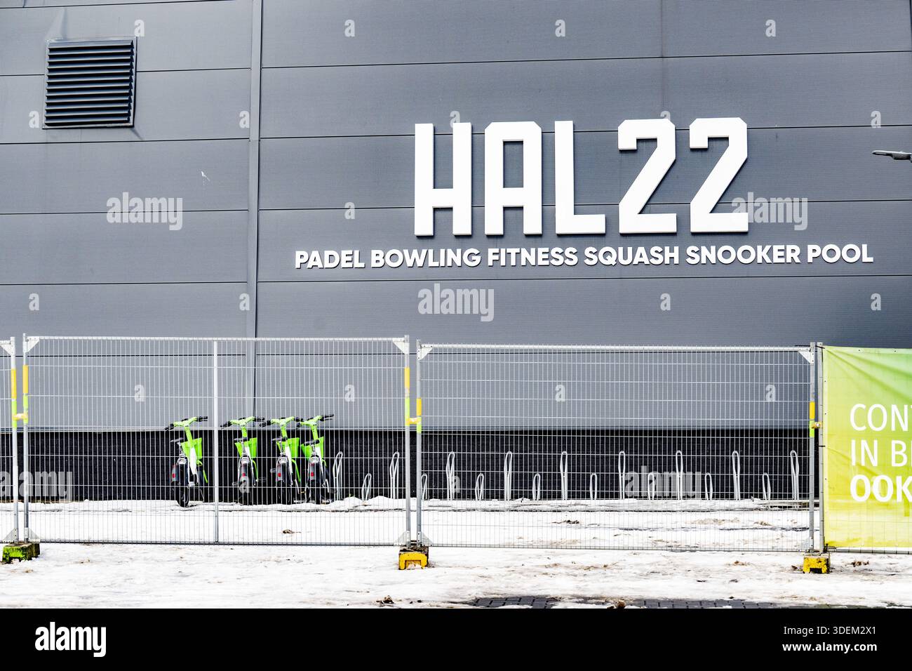 UTRECHT - Part of the HAL22 sports complex in Utrecht has collapsed ...