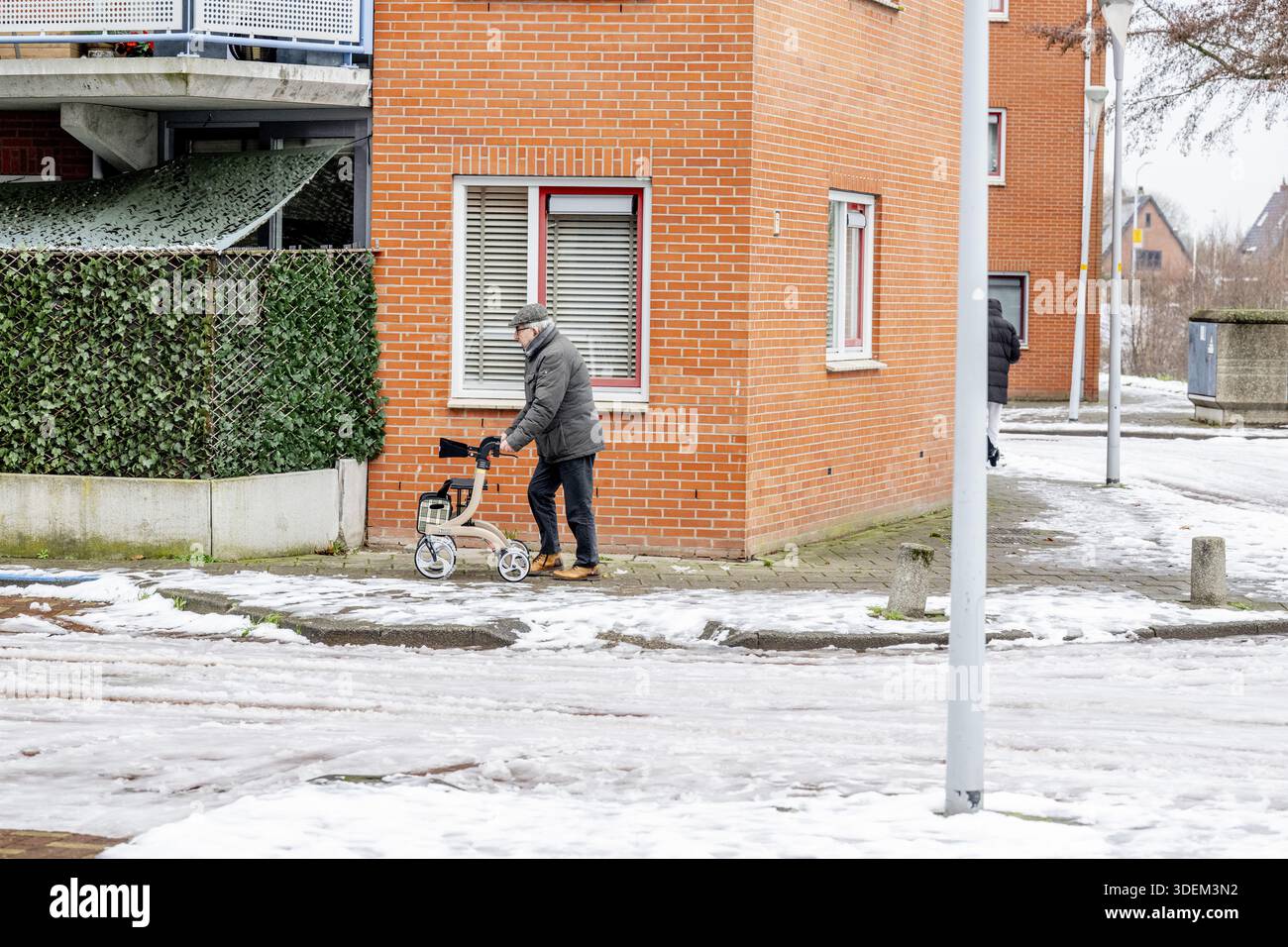 HOOFDDORP - An old man with a walker walks through the snow ROBIN ...
