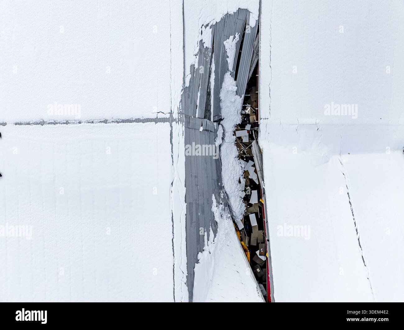 UTRECHT - Part of the HAL22 sports complex in Utrecht has collapsed ...
