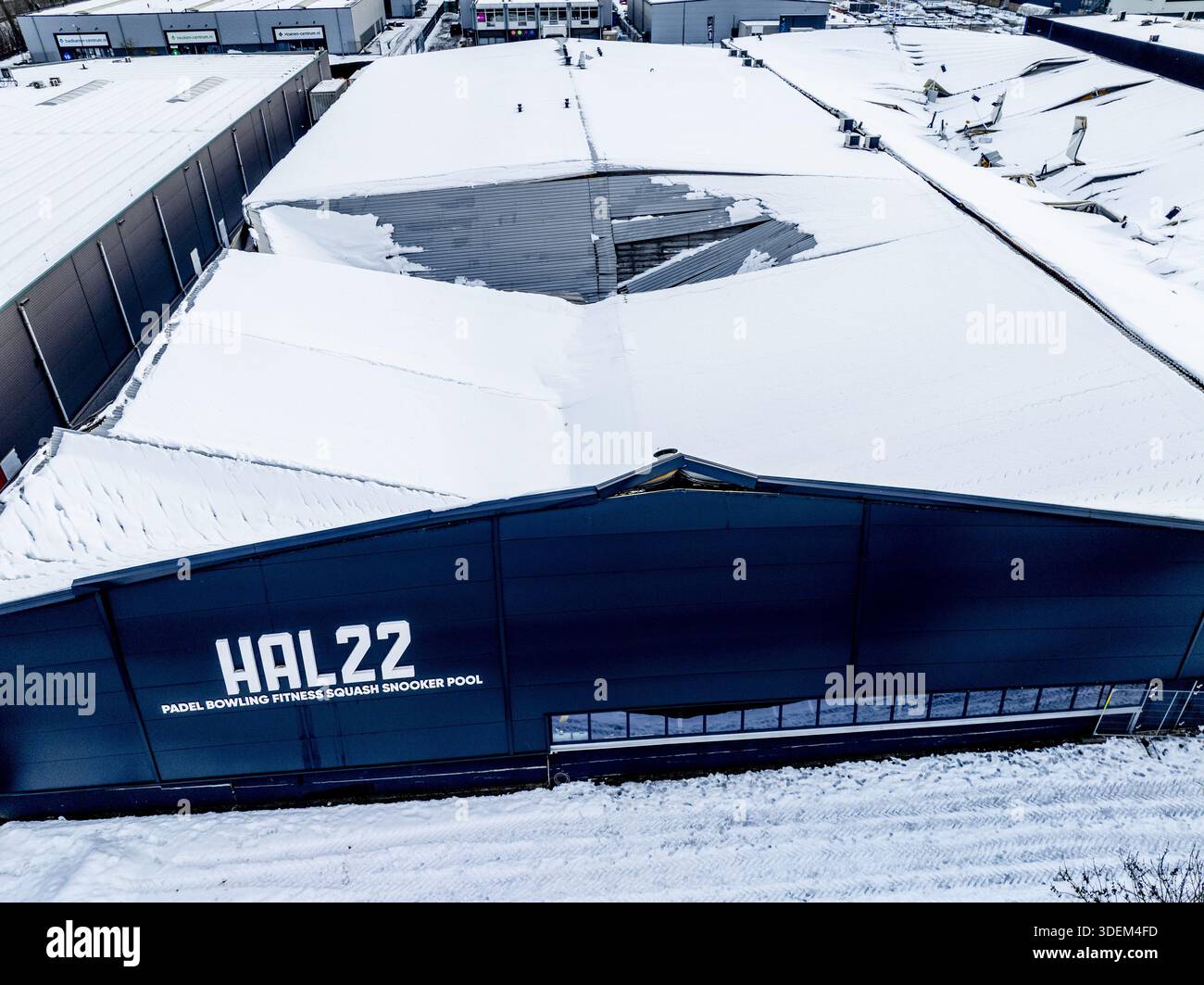 UTRECHT - Part of the HAL22 sports complex in Utrecht has collapsed ...
