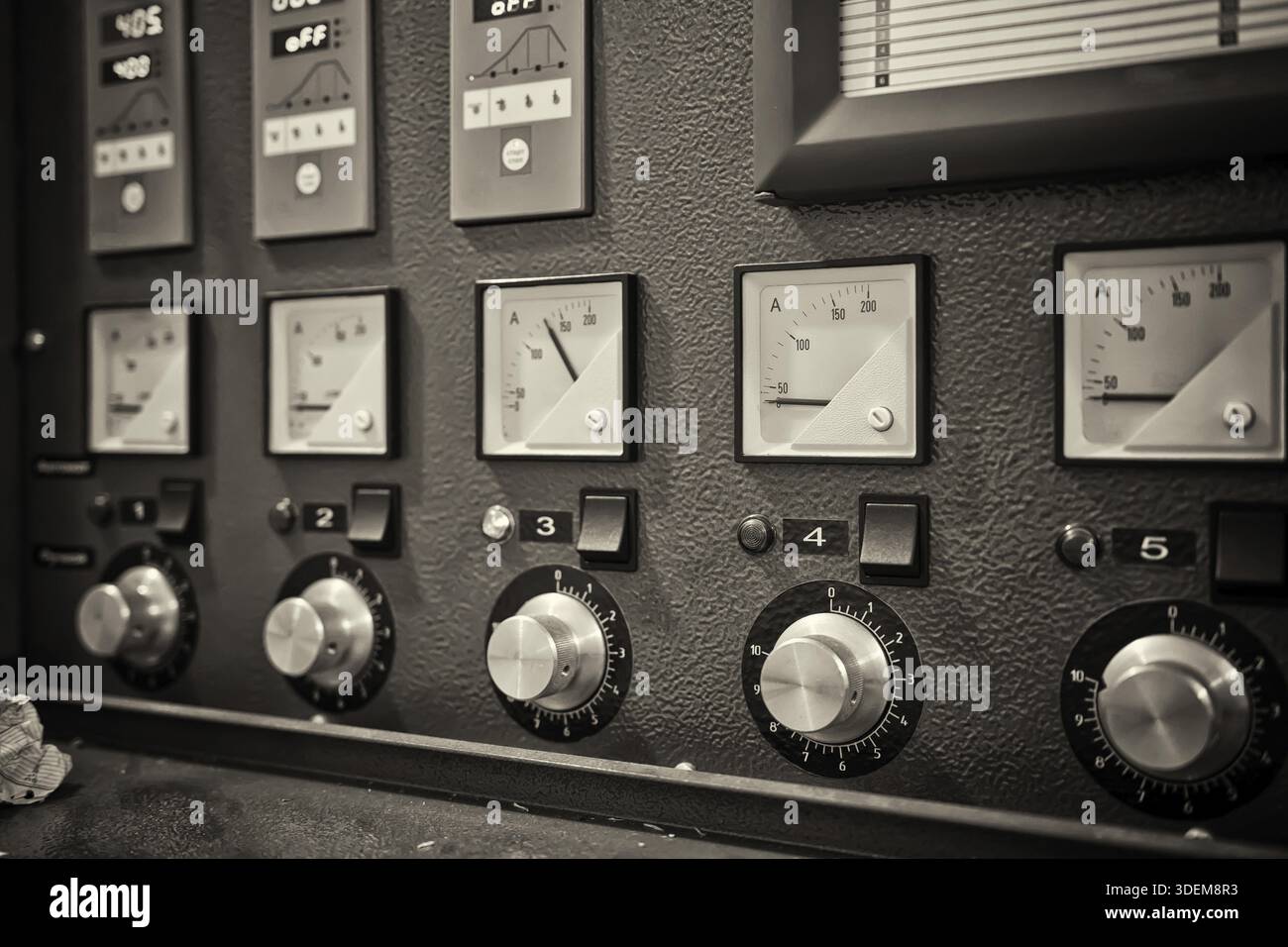 Dashboard control for local heat treatment of welded joints with ...