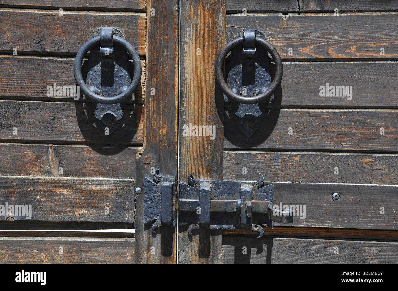Medieval locking mechanism hi-res stock photography and images - Alamy