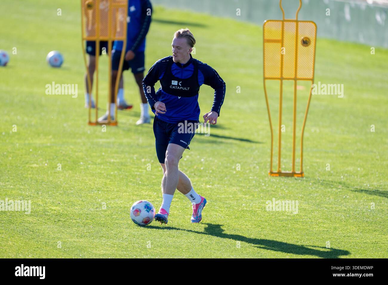 Isac Lidberg (SV Darmstadt 1898, #07) am Ball, ESP, SV Darmstadt 98 ...