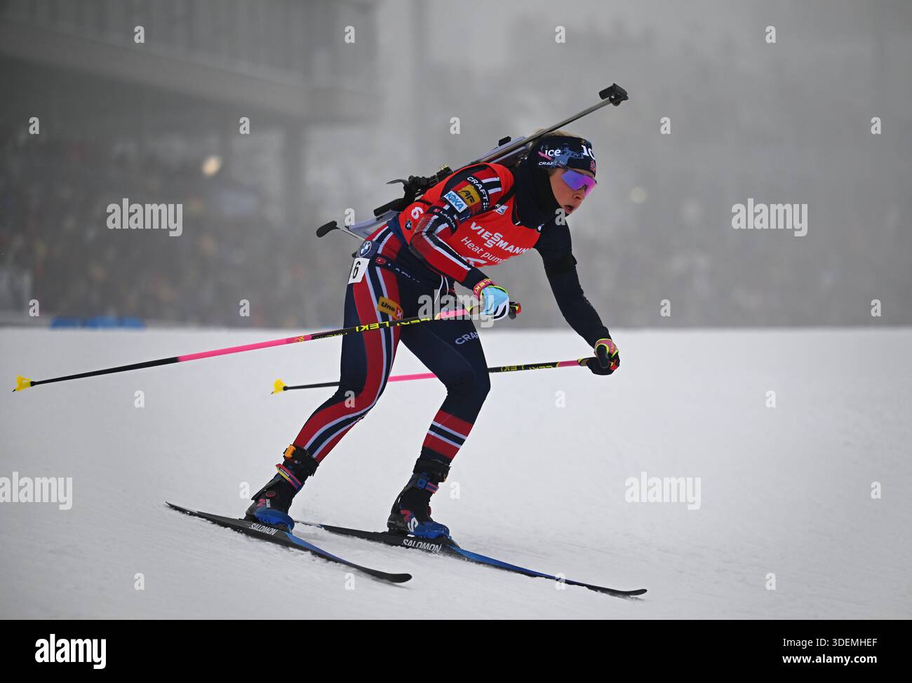 08 January 2026, Thuringia, Oberhof: Biathlon: World Cup, sprint 7.5 km ...