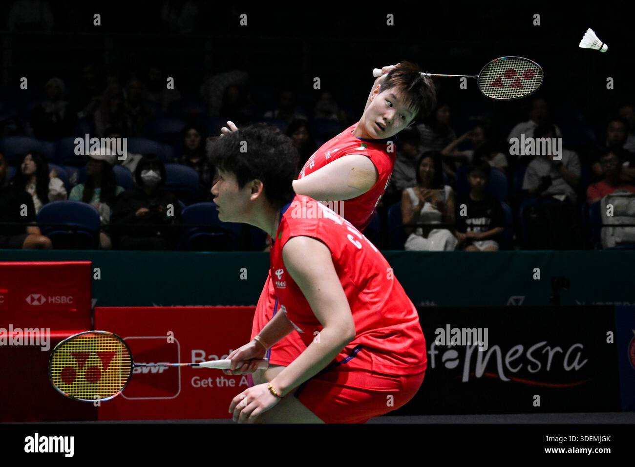 (260108) -- KUALA LUMPUR, Jan. 8, 2026 (Xinhua) -- Liu Shengshu (back ...