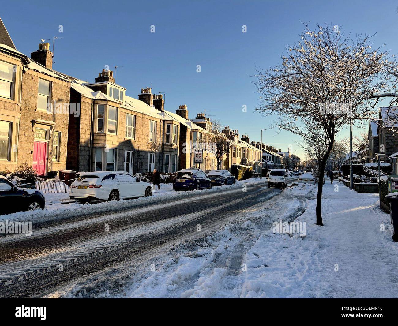 Snowy conditions in the west end of Aberdeen following more snowfall ...