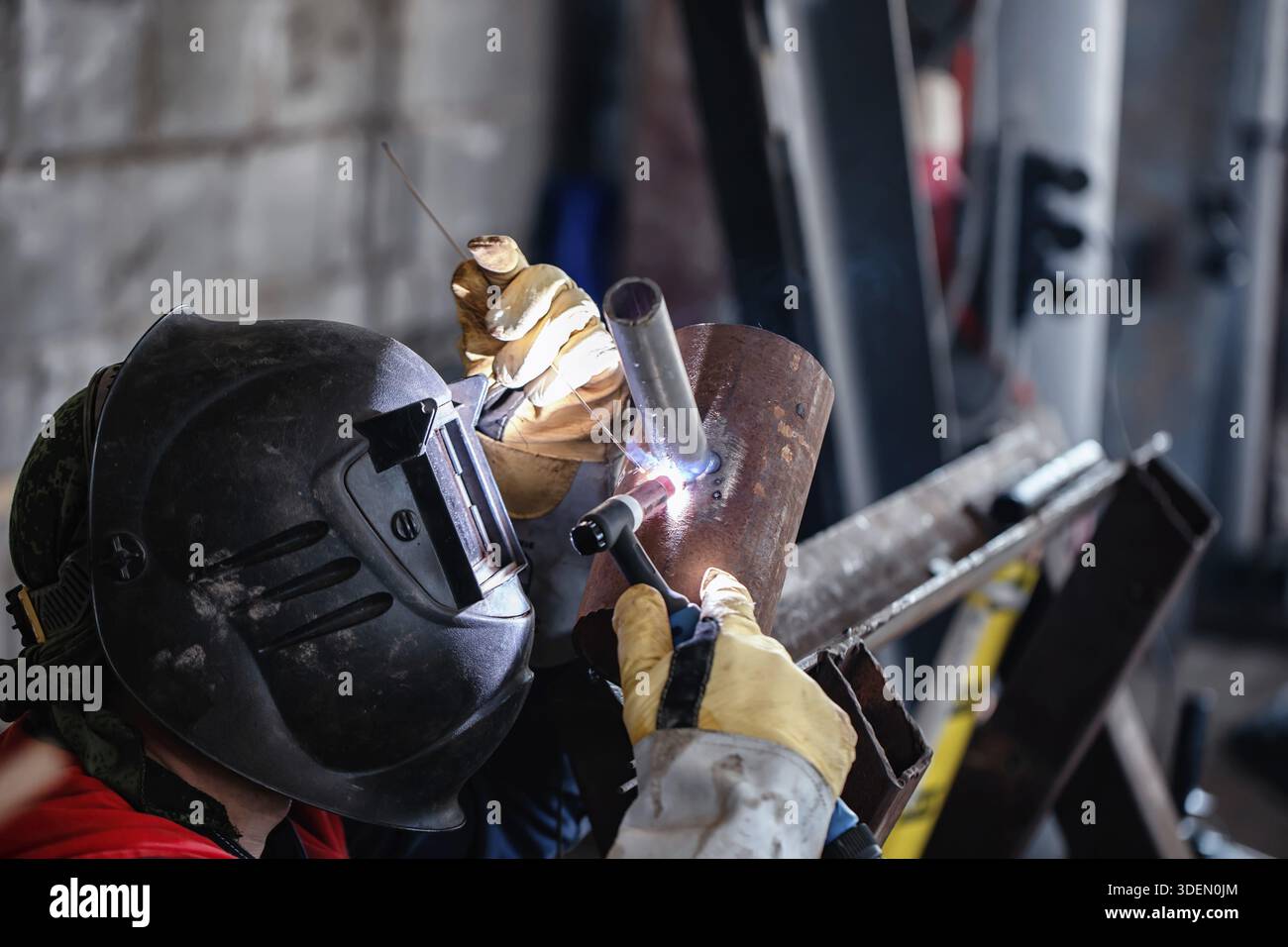 Argon arc welding control sample of carbon steel pipes. The sample is a ...