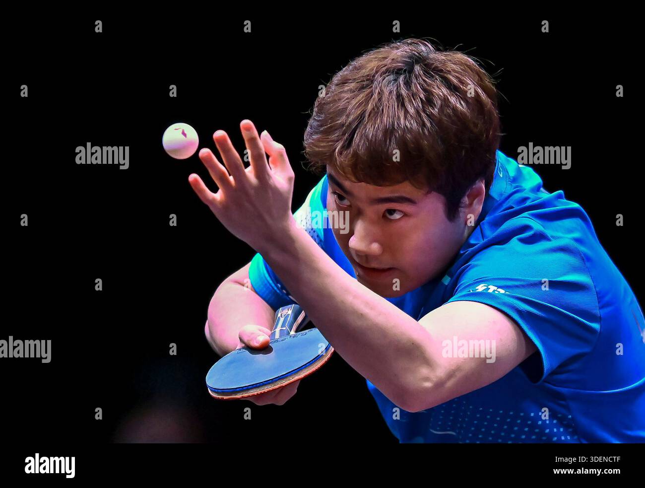 (260108) -- DOHA, Jan. 8, 2026 (Xinhua) -- Liang Jingkun of China ...