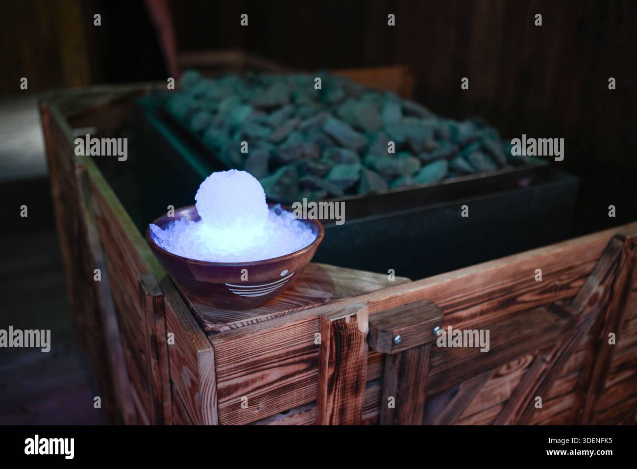 PRODUCTION - 08 January 2026, Lower Saxony, Neuharlingersiel: Snowballs ...