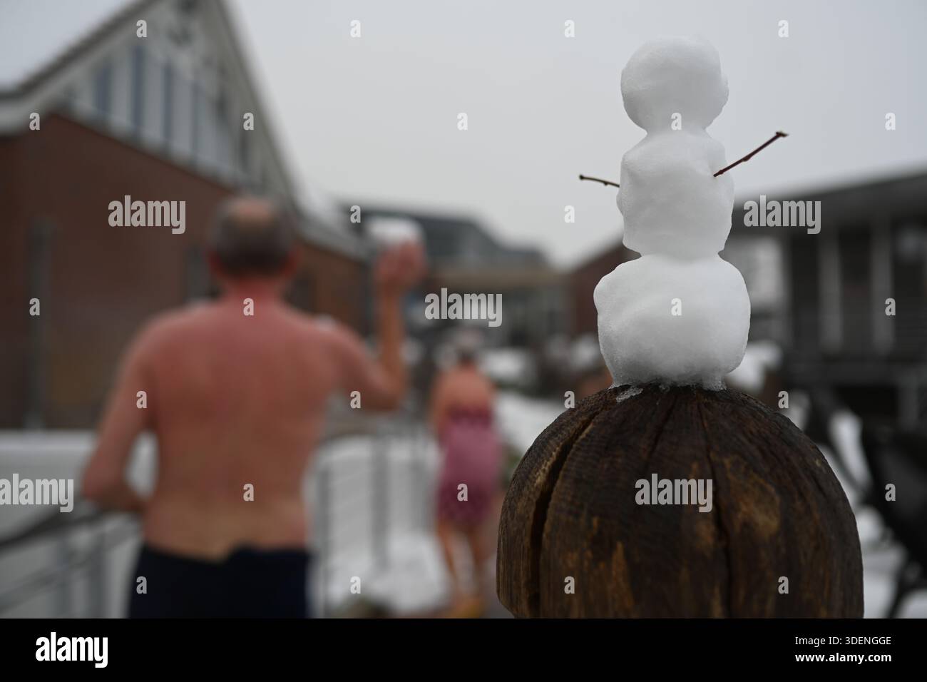 PRODUCTION - 08 January 2026, Lower Saxony, Neuharlingersiel: After the ...