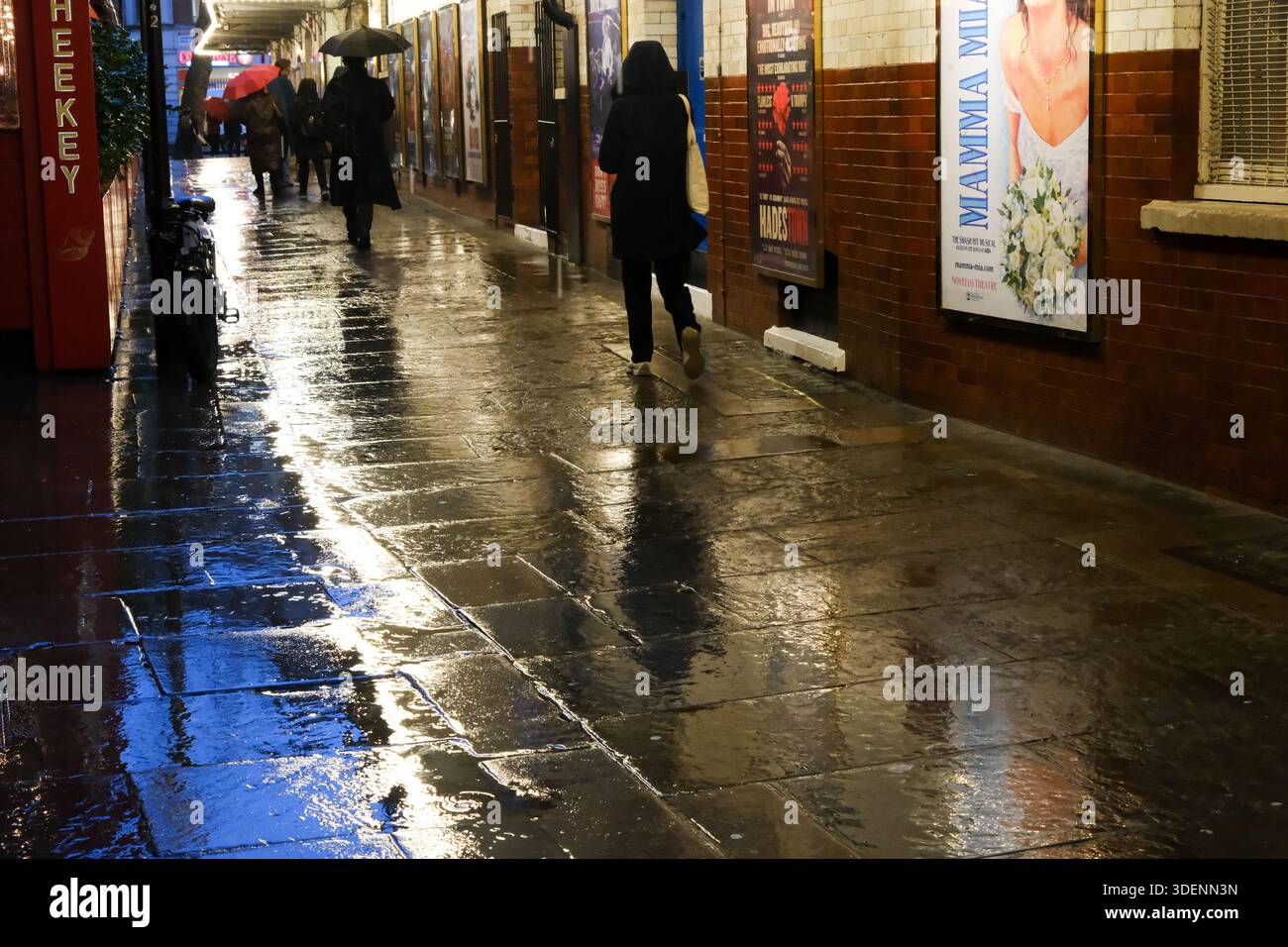 London, UK. 8th Jan 2026. UK Weather: raining in London. Credit ...