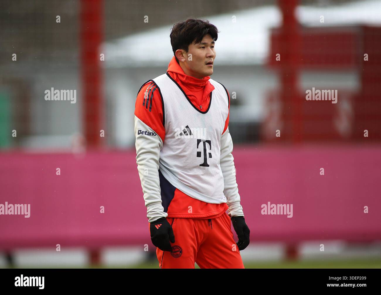 Min jae kim fc bayern munich standing hi-res stock photography and ...