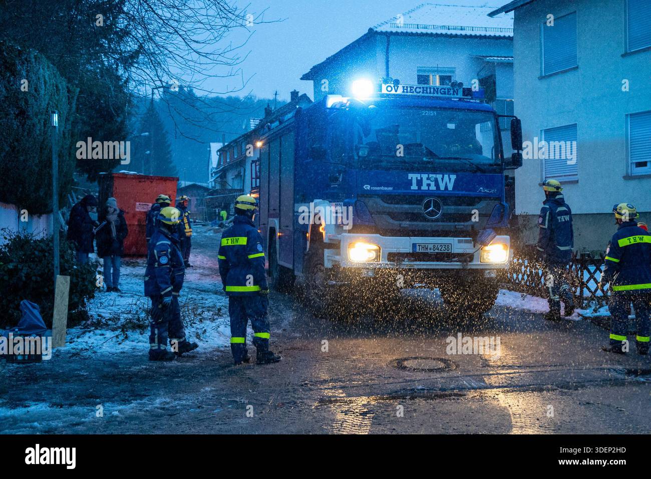 08 January 2026, Baden-Württemberg, Albstadt: The THW is deployed in ...