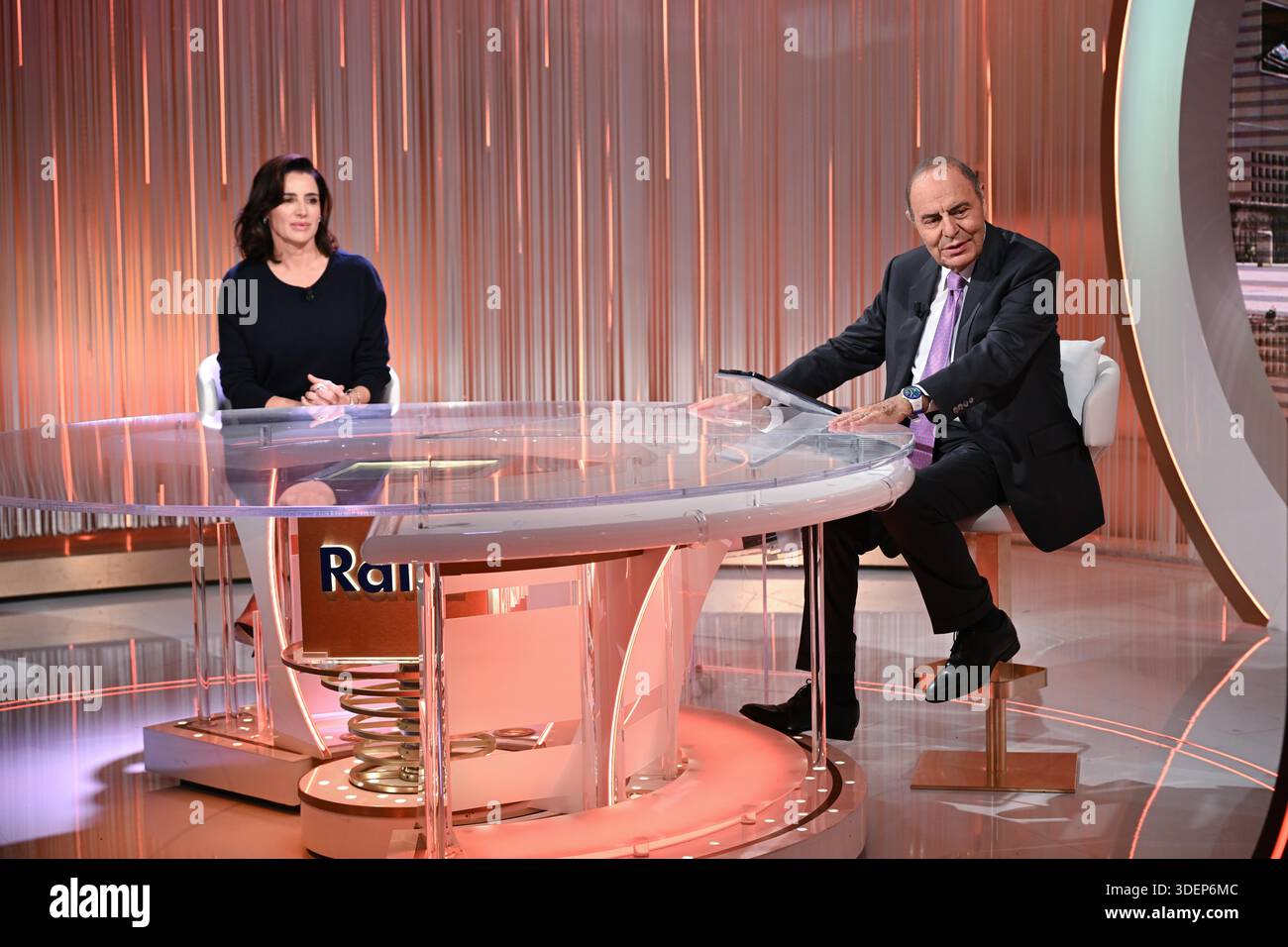 Rome: Rai Studios, Via Teulada. 5-minute broadcast. In the photo: Luisa ...