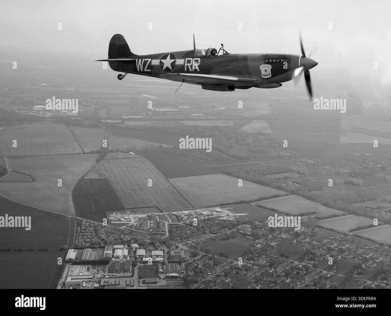 Aeroplane in mid air Black and White Stock Photos & Images - Alamy