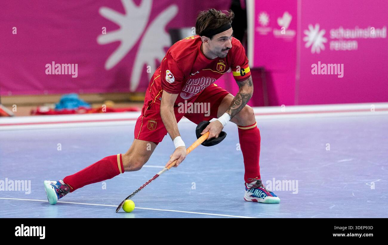 Manuel Prol (Spain, 22, Kapitän [captain]), am Ball, Freisteller ...