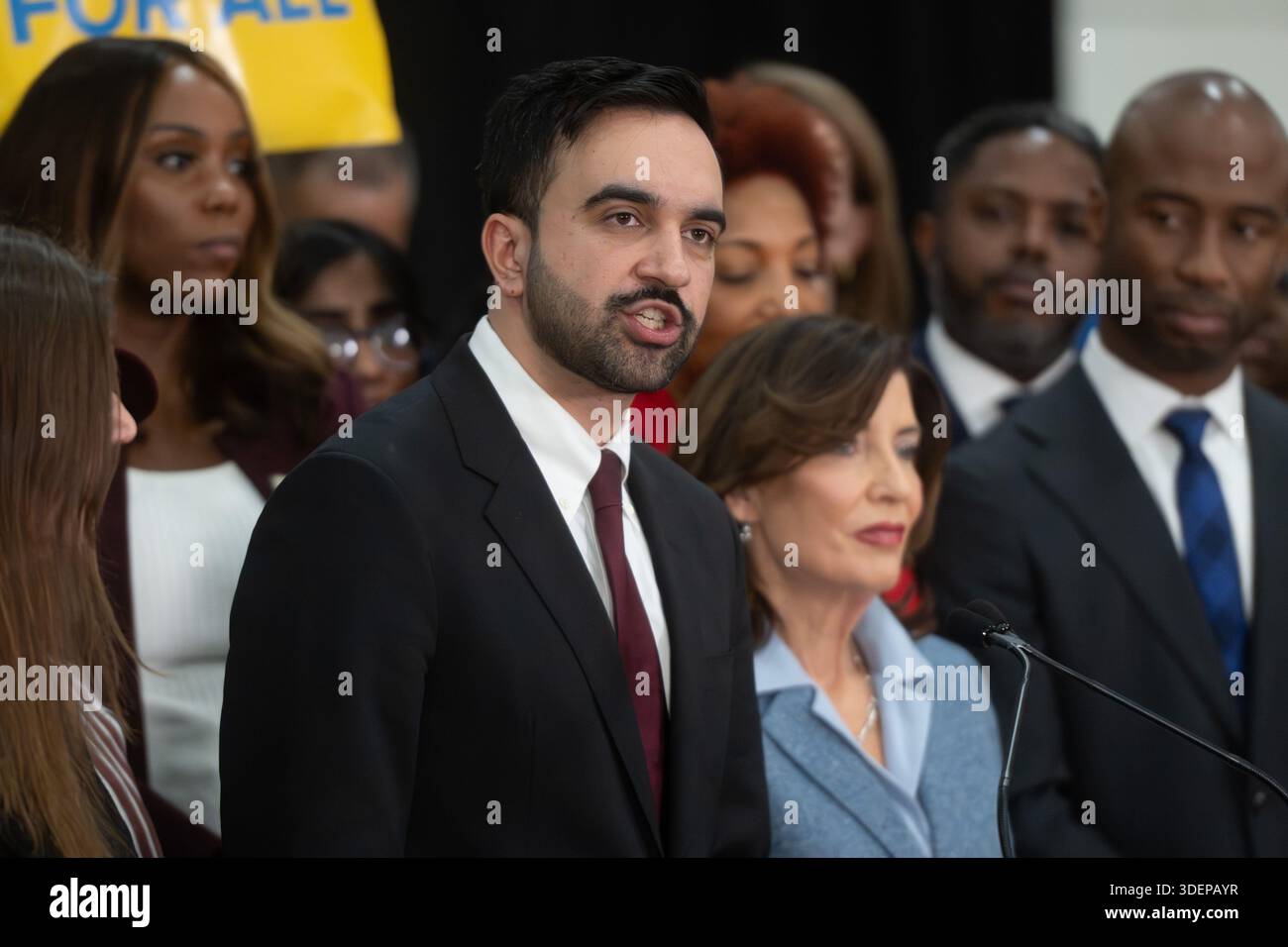NY Governor Kathy Hochul and NY Mayor Zohran Mamdani unveil the ...