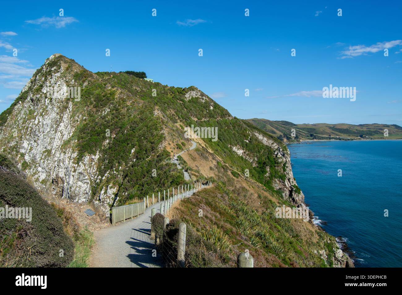 Rugged coastal cliffs lush hi-res stock photography and images - Alamy
