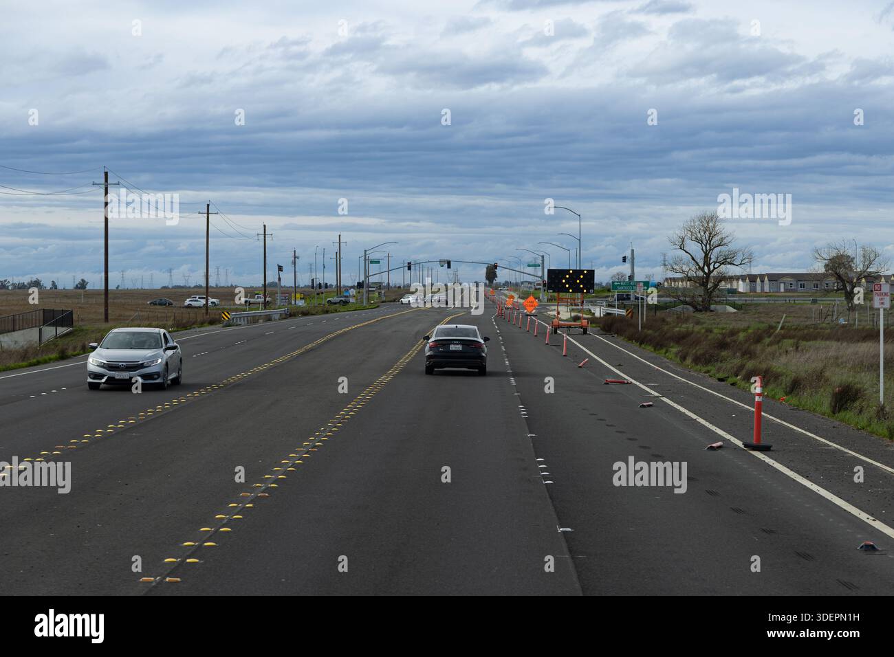Workers repairing highway vehicles hi-res stock photography and images ...