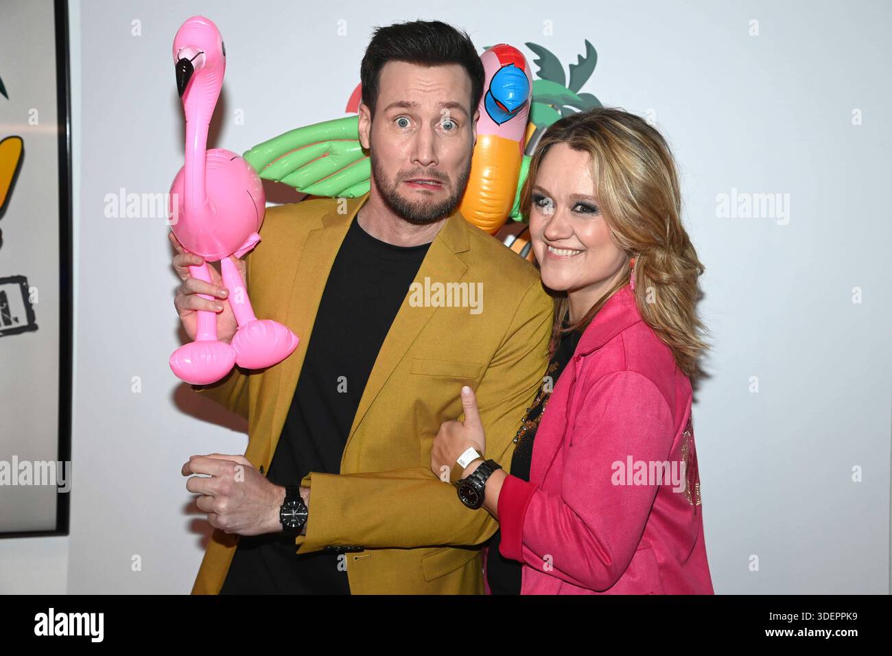 v.l. Sven KROLL, Moderator, Lisa FELLER, Comedian, Roter Teppich, Red ...