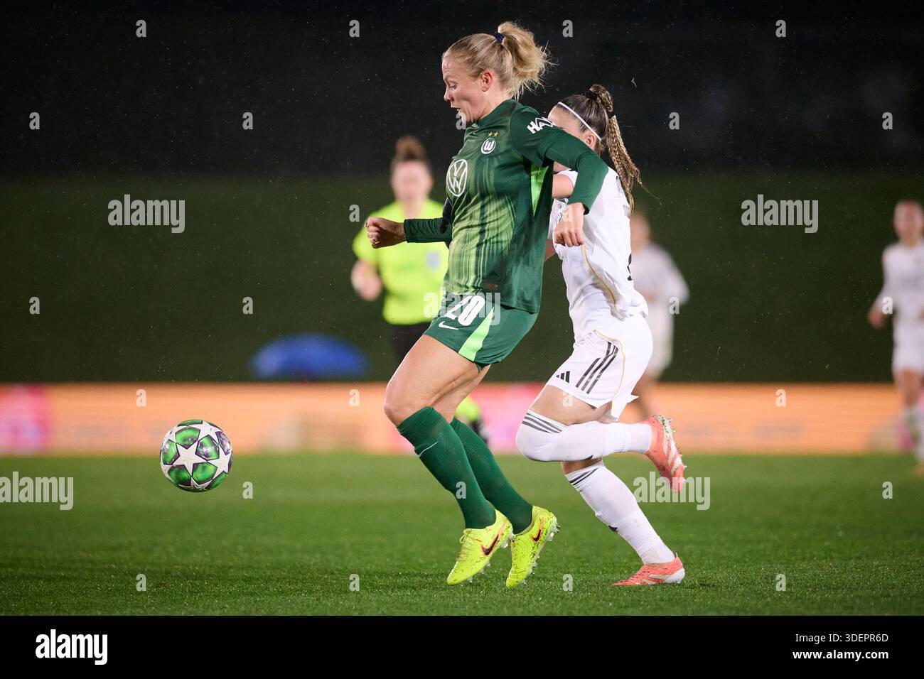 VfL Wolfsburgo’s Guro Bergsvand during Women’s Champions League 2025 ...