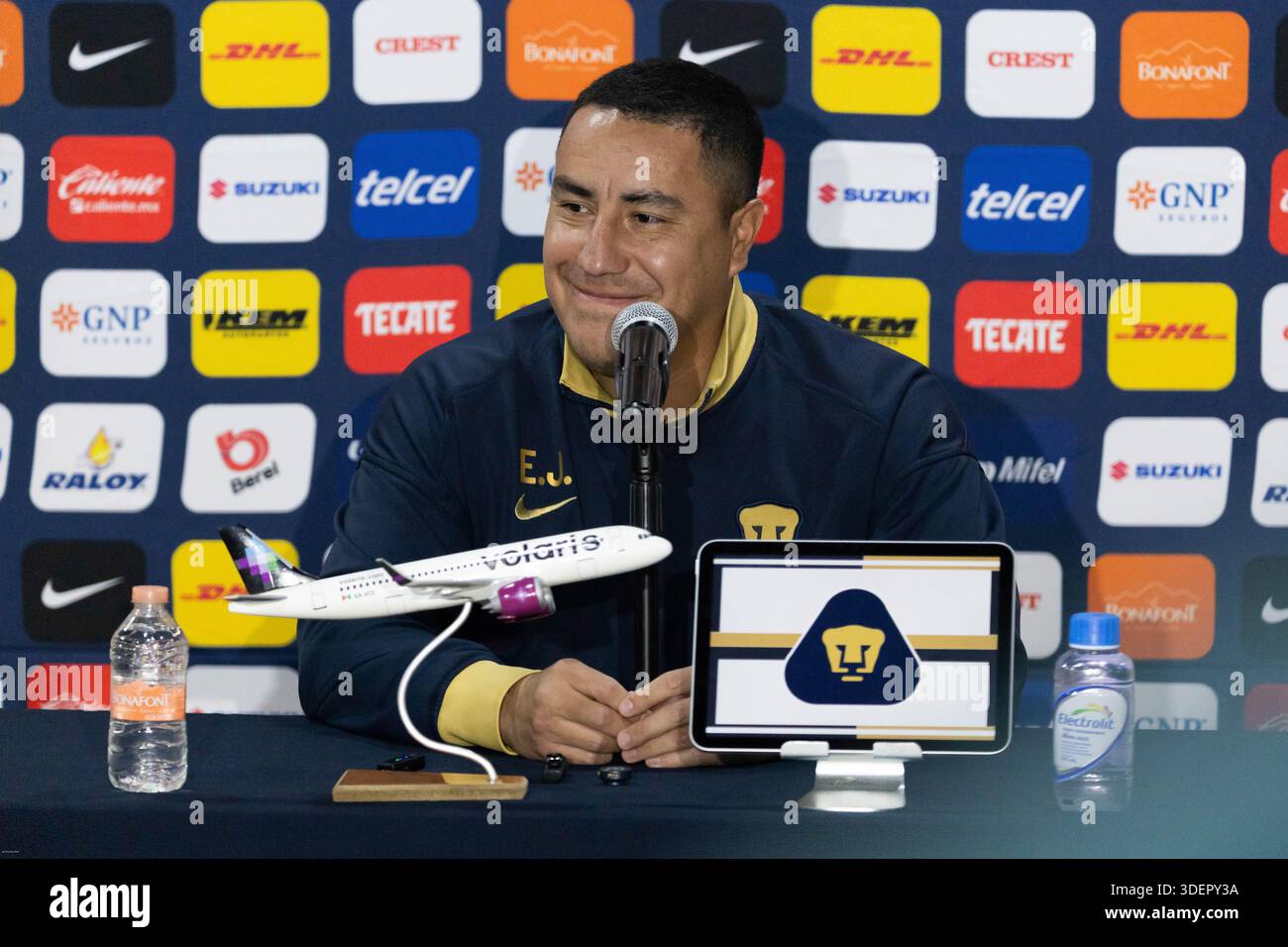 January 8, 2026, Mexico City, Mexico: EFRAIN JUAREZ, head coach of the ...