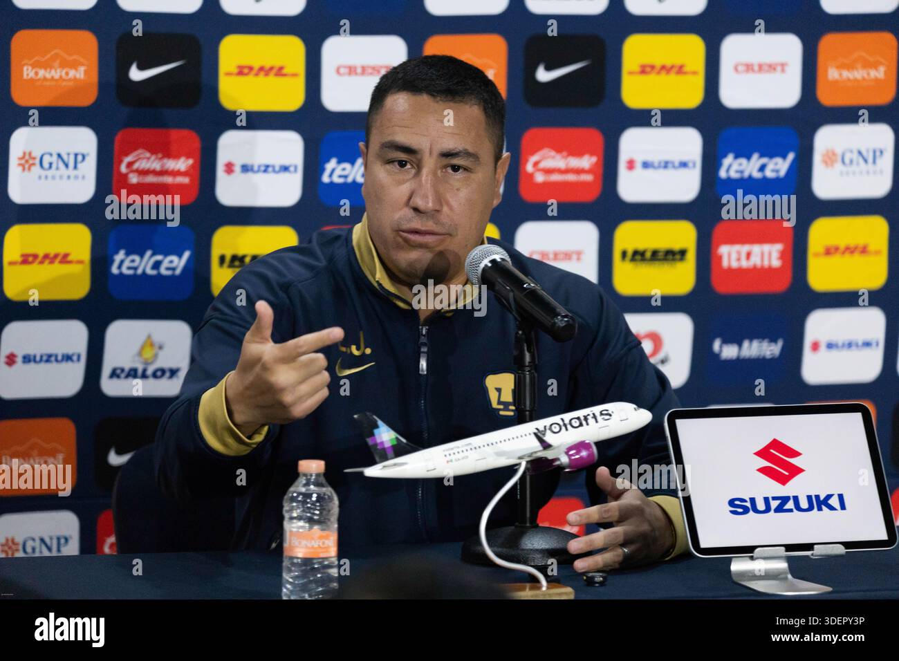 Mexico City, Mexico. 8th Jan, 2026. EFRAIN JUAREZ, head coach of the ...