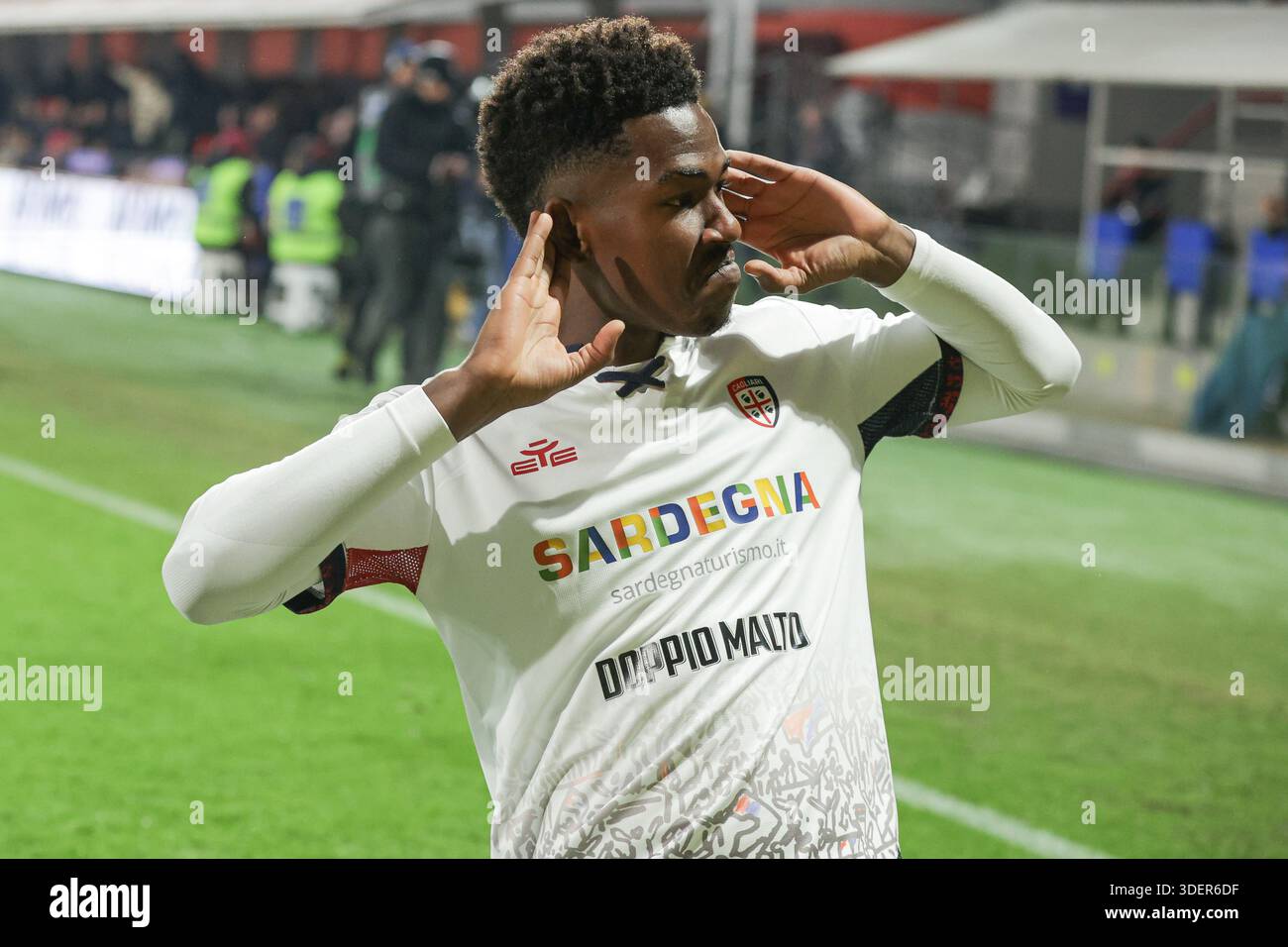 Cremona, Italy. 8th Jan, 2026. Yael Trepy (37) of Cagliari equalieses ...