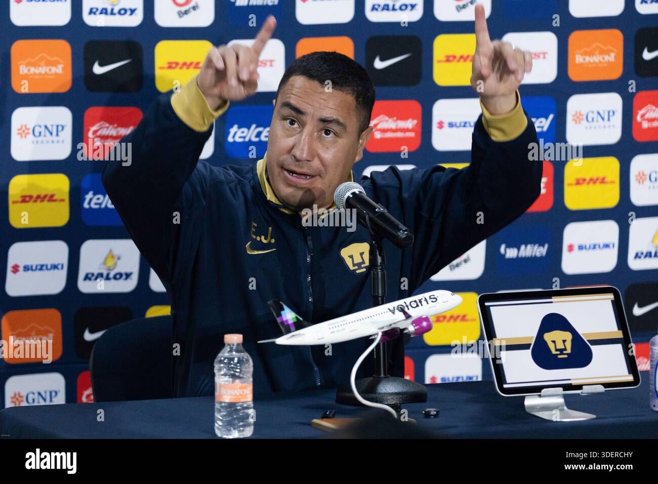 Escudo de los pumas de la unam hi-res stock photography and images - Alamy