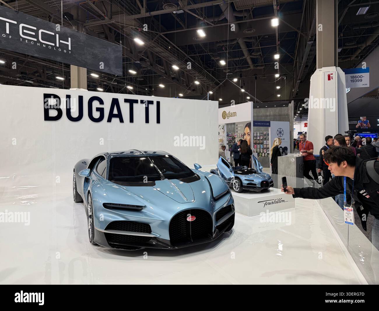 Ai on the edge hi-res stock photography and images - Alamy