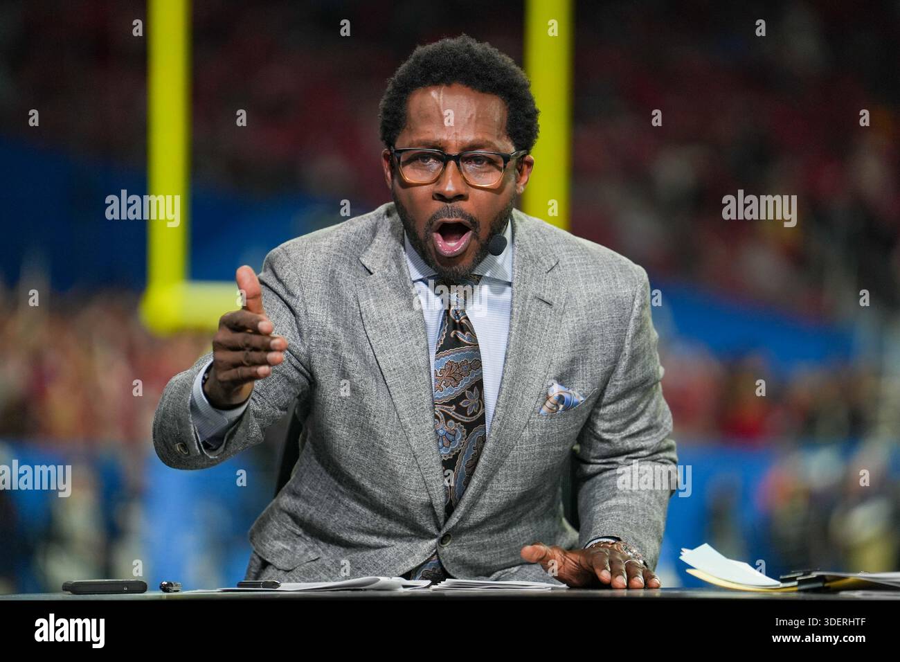 Glendale, USA. 08th Jan, 2026. Desmond Howard before the Fiesta Bowl ...