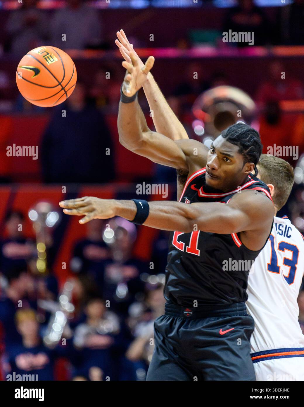 Rutgers' Emmanuel Ogbole, front, controls the tip at the start of an ...