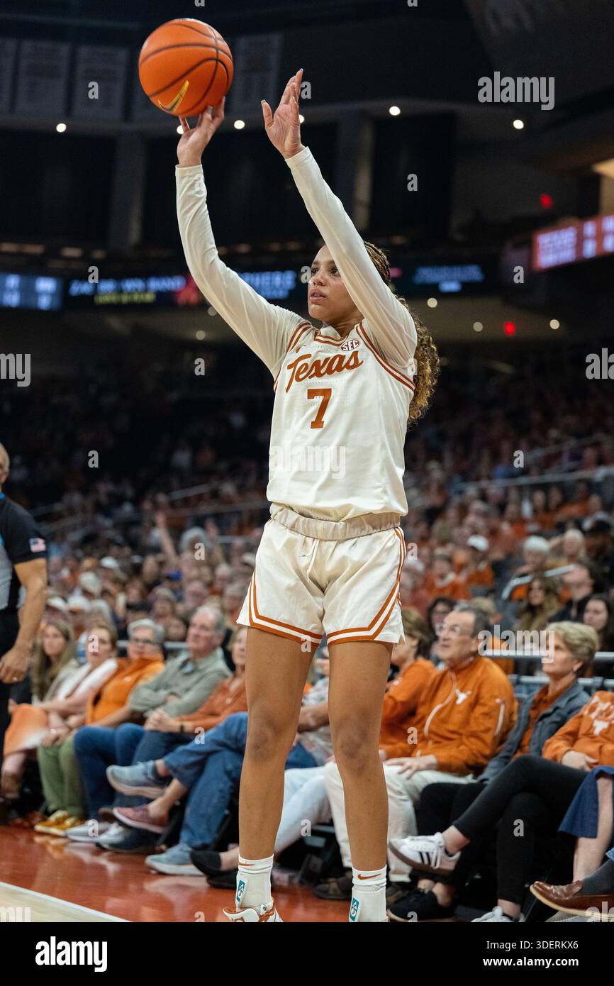 Texas, USA. 8th Jan, 2026. Jordan Lee (7) of the Texas Longhorns in ...