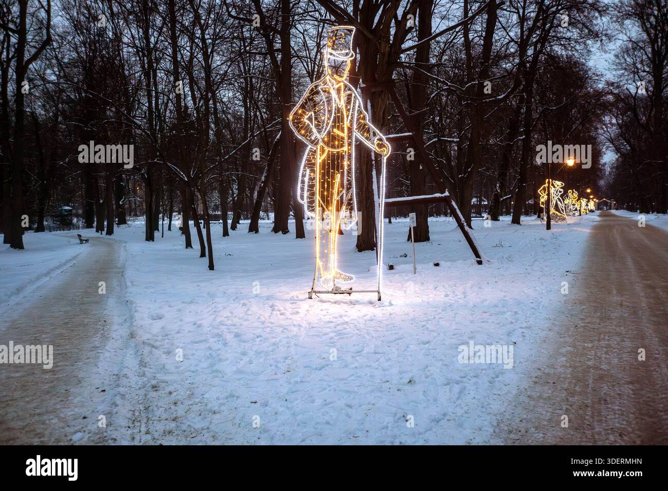 As dusk falls, the Christmas decorations come to life. Photographs of ...