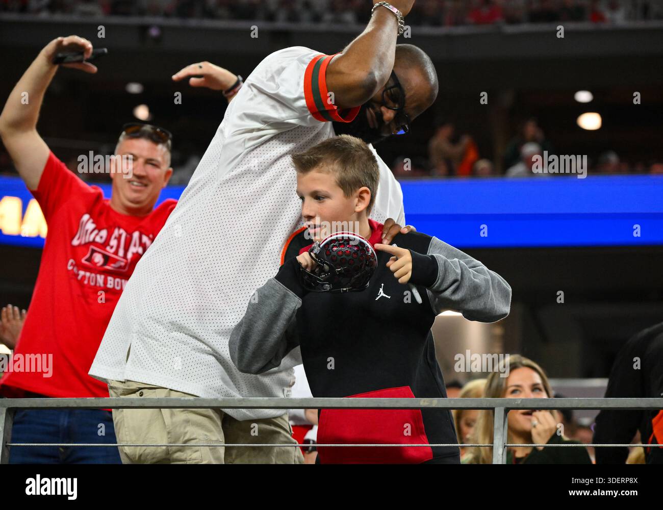 December 31, 2025 Ohio State Buckeyes and Miami (FL) Hurricanes fans ...