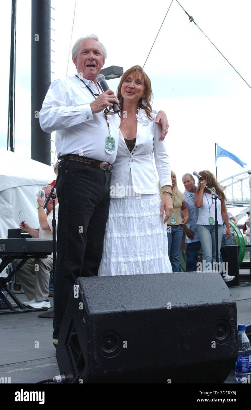 09 June 2005 - Nashville, Tennessee - Pam Tillis and father Mel Tillis ...