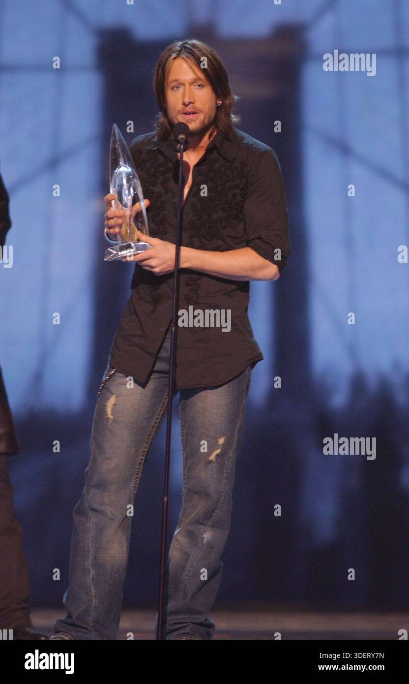 15 November 2005 - New York, New York - . 39th Annual CMA Awards held ...
