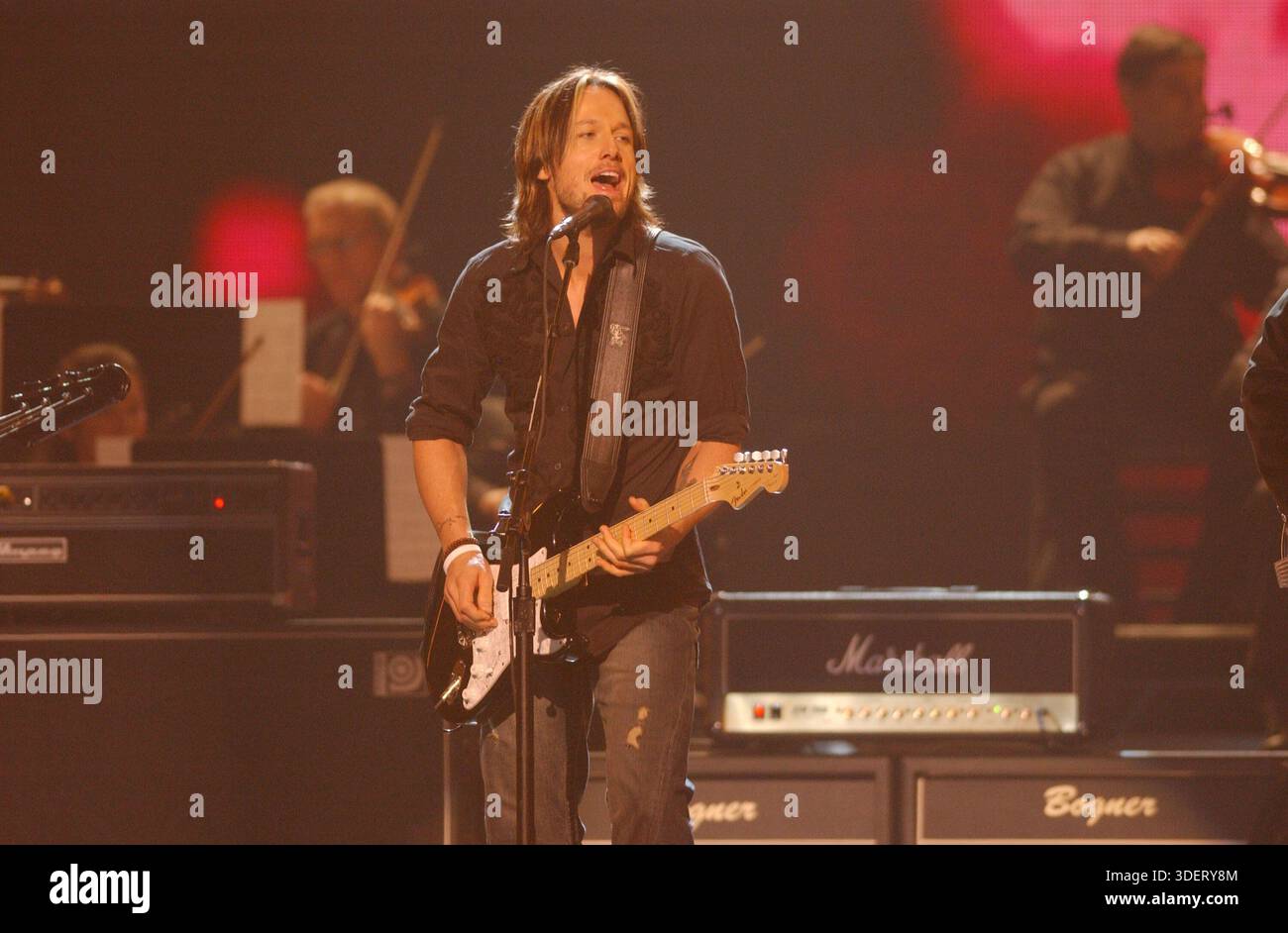 15 November 2005 - New York, New York - . 39th Annual CMA Awards held ...