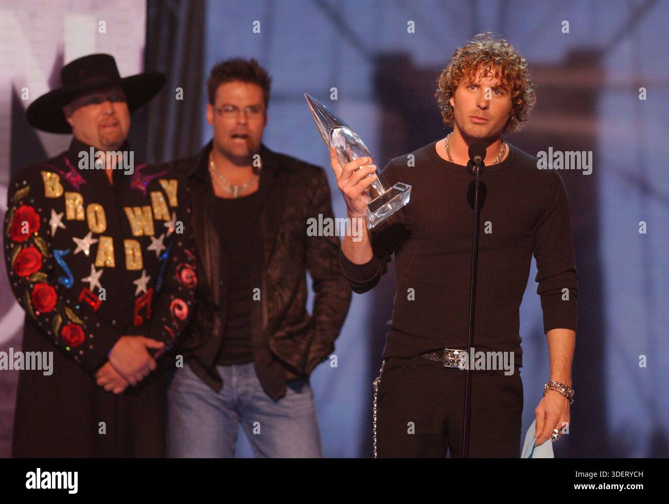 15 November 2005 - New York, New York - . 39th Annual CMA Awards held ...