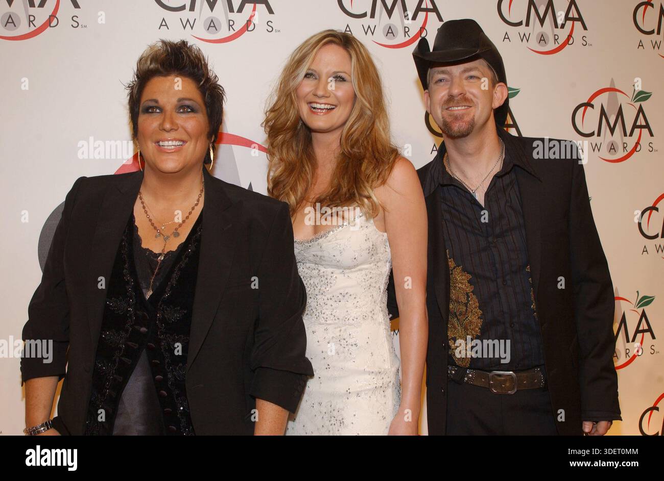 15 November 2005 - New York, New York - Kristen Hall, Jennifer Nettles ...