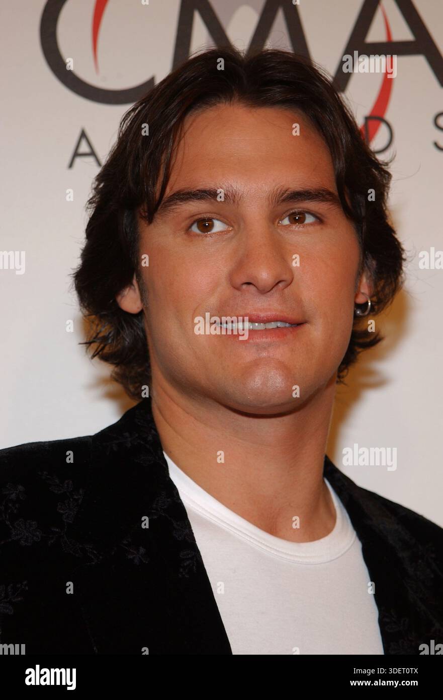 15 November 2005 - New York, New York - Joe Nichols. 39th Annual CMA ...