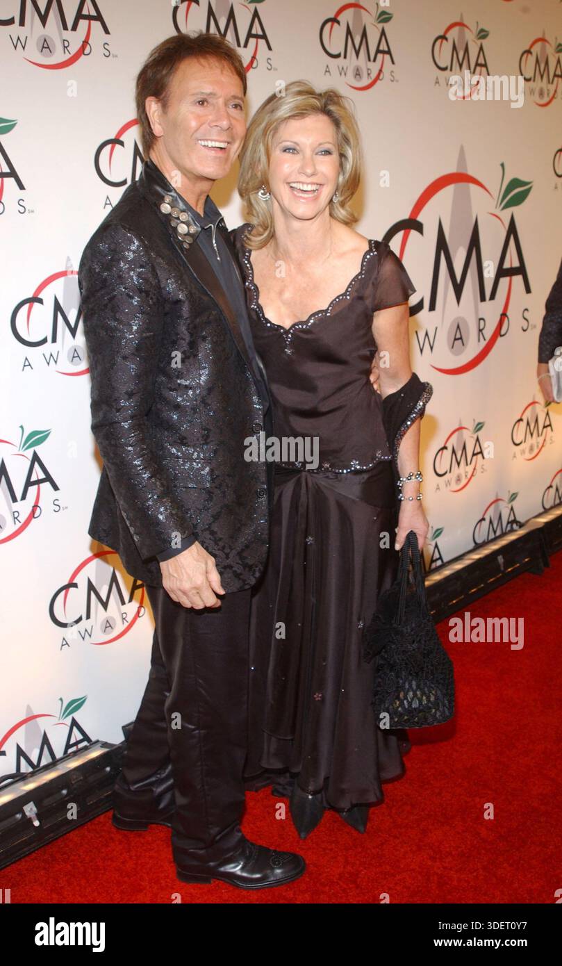 15 November 2005 - New York, New York - Olivia Newton-John and Cliff ...