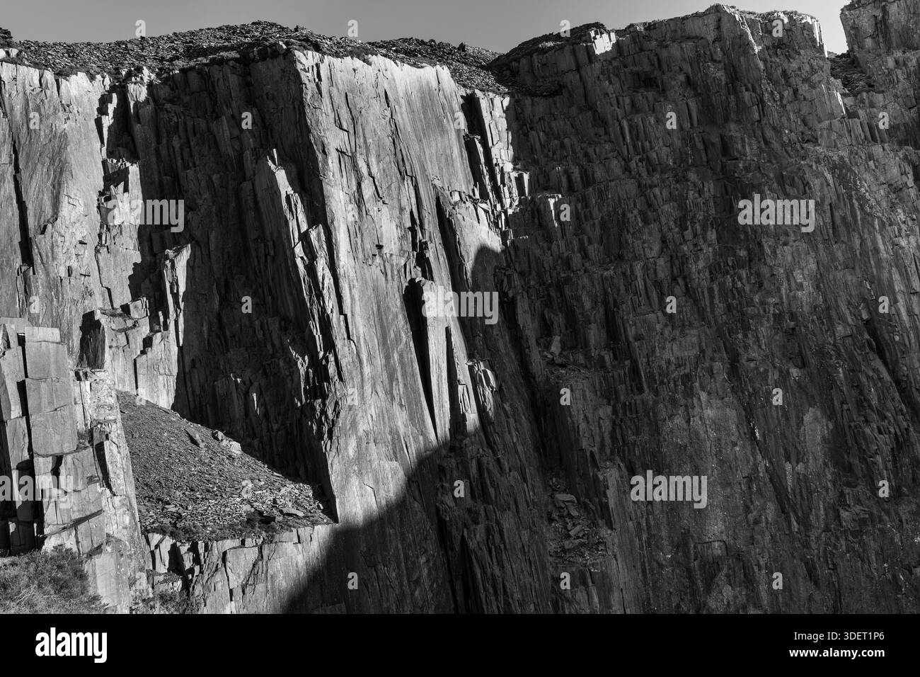 Vertical slate quarry face at Dinorwic slate quarry in black and white ...