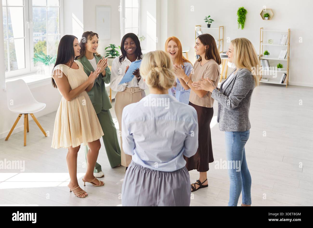 Women cheer during team hi-res stock photography and images - Alamy