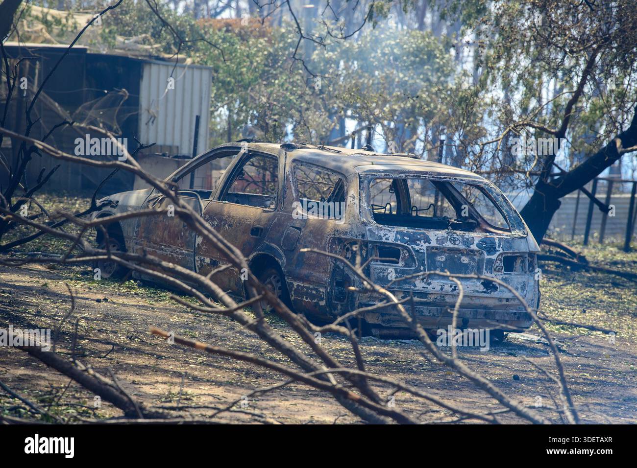 Melbourne, Australia. 09th Jan, 2026. Fires and firefighting efforts ...