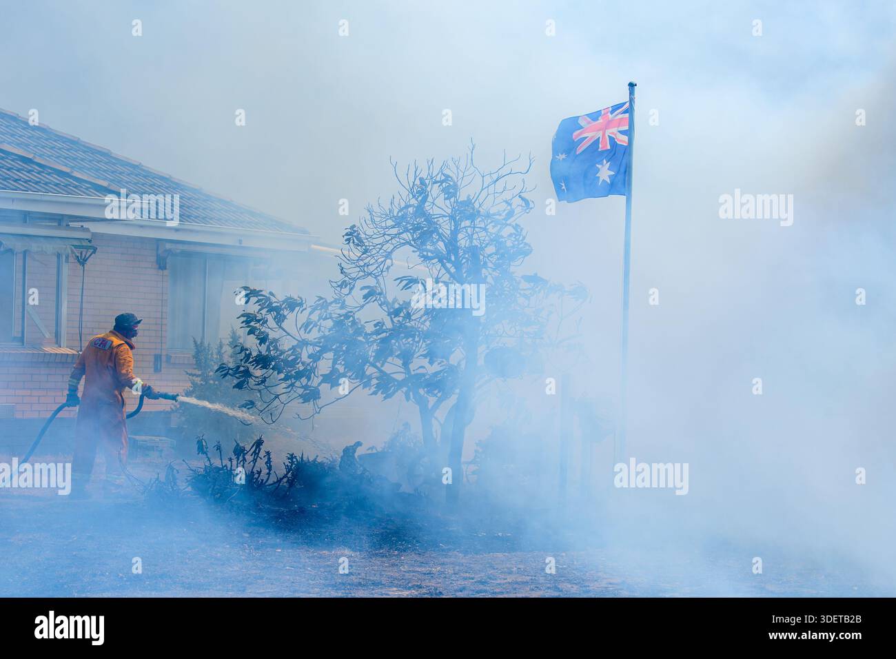 Melbourne, Australia. 09th Jan, 2026. Fires and firefighting efforts ...