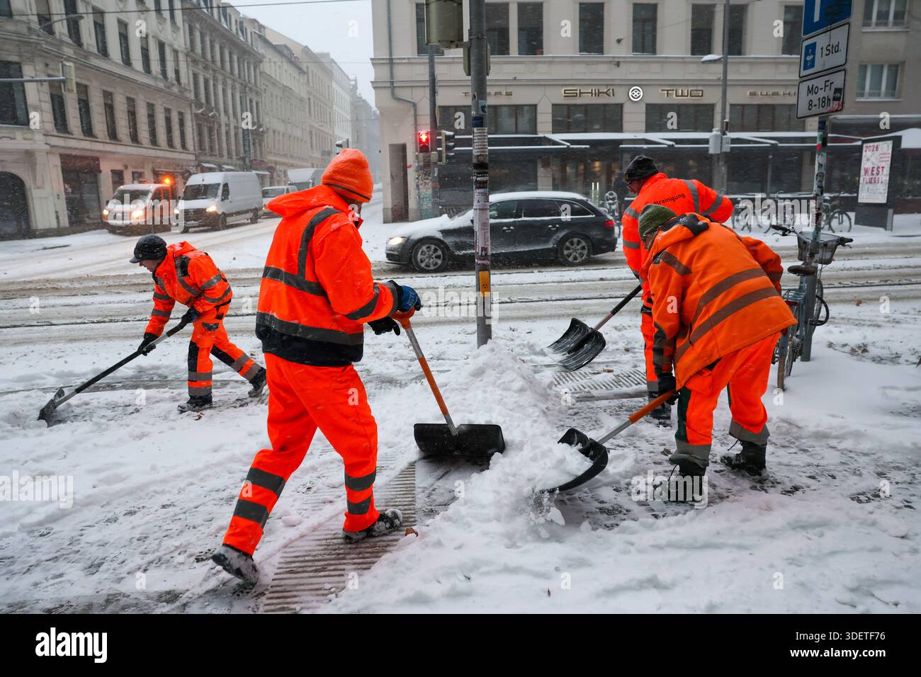 09 January 2026, Saxony, Leipzig: City cleaning staff clearing snow at ...
