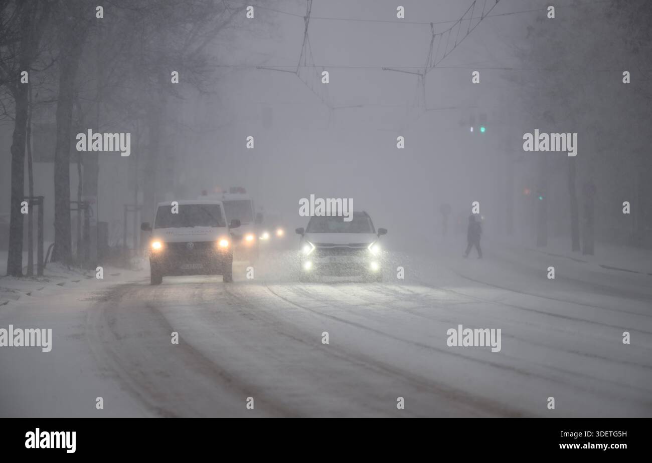 09 January 2026, Saxony, Dresden: Cars drive along Leipziger Straße ...
