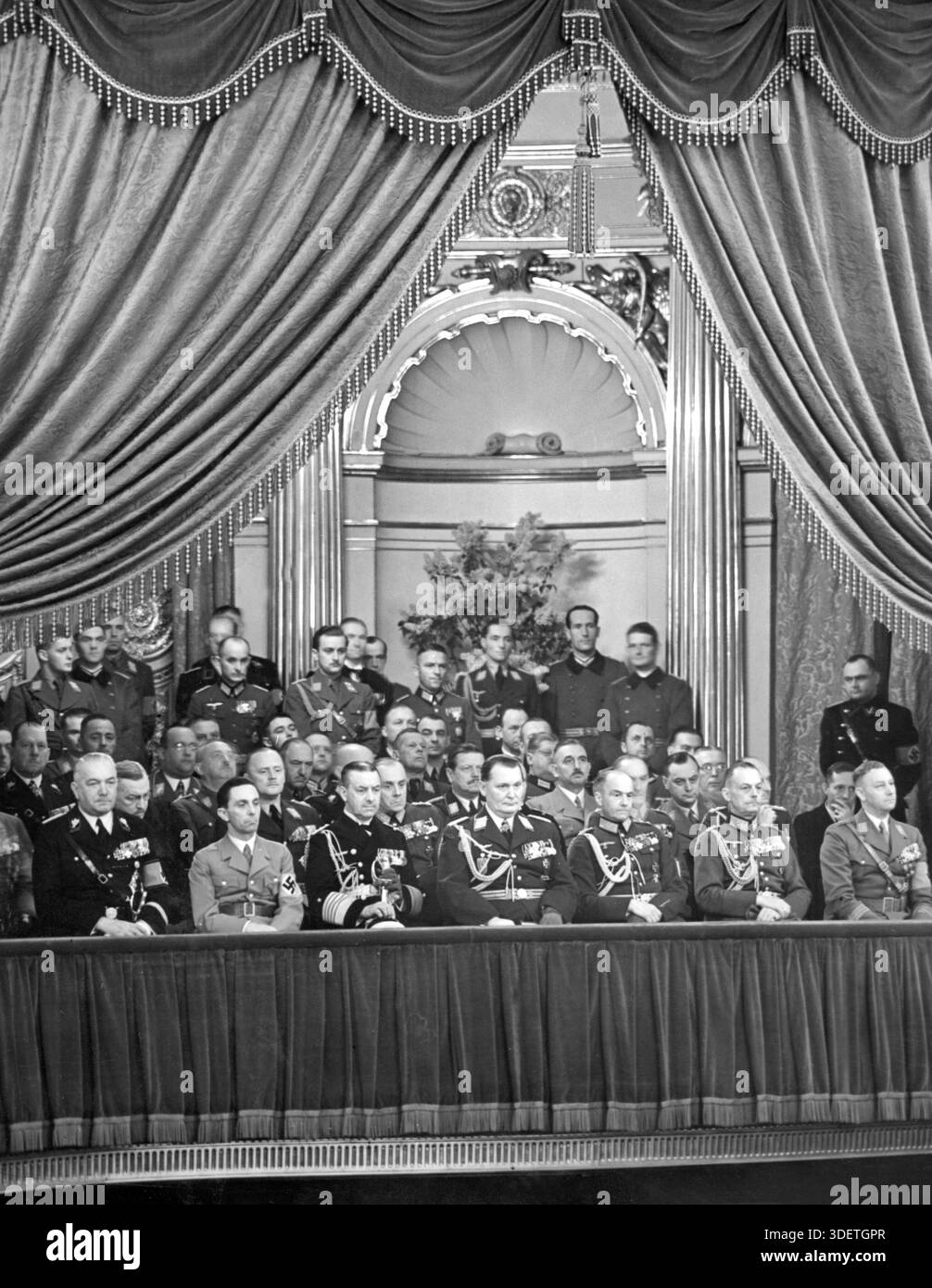 State ceremony at the Staatsoper Unter den Linden, from left: 1st row ...